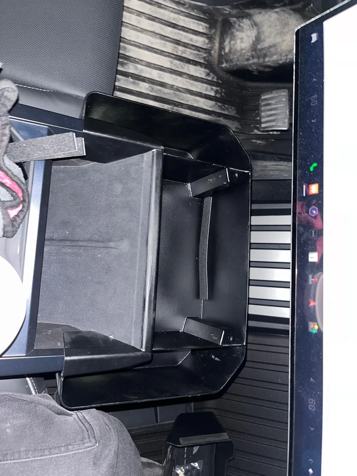 ELECFRESH | Product Testing | The Cybertruck Center Console Hanging ...